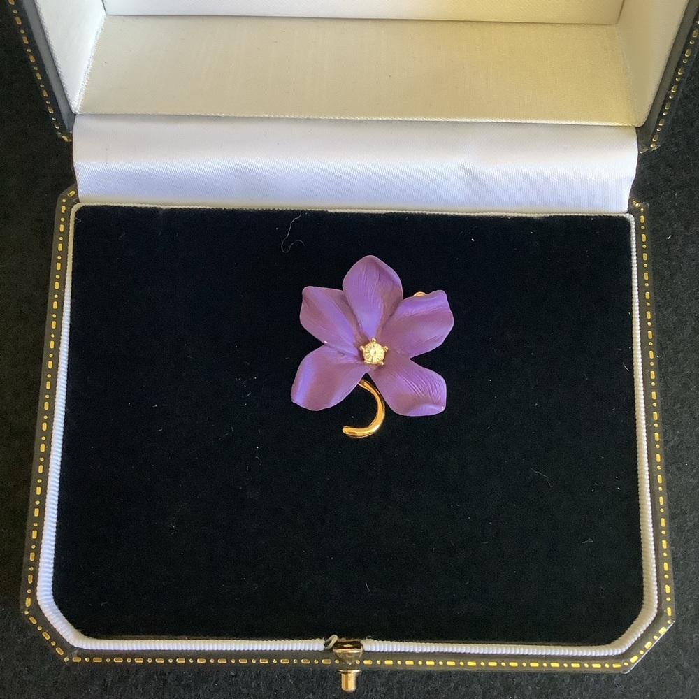 Vintage Joan Rivers Purple Flower Pin. - Gem